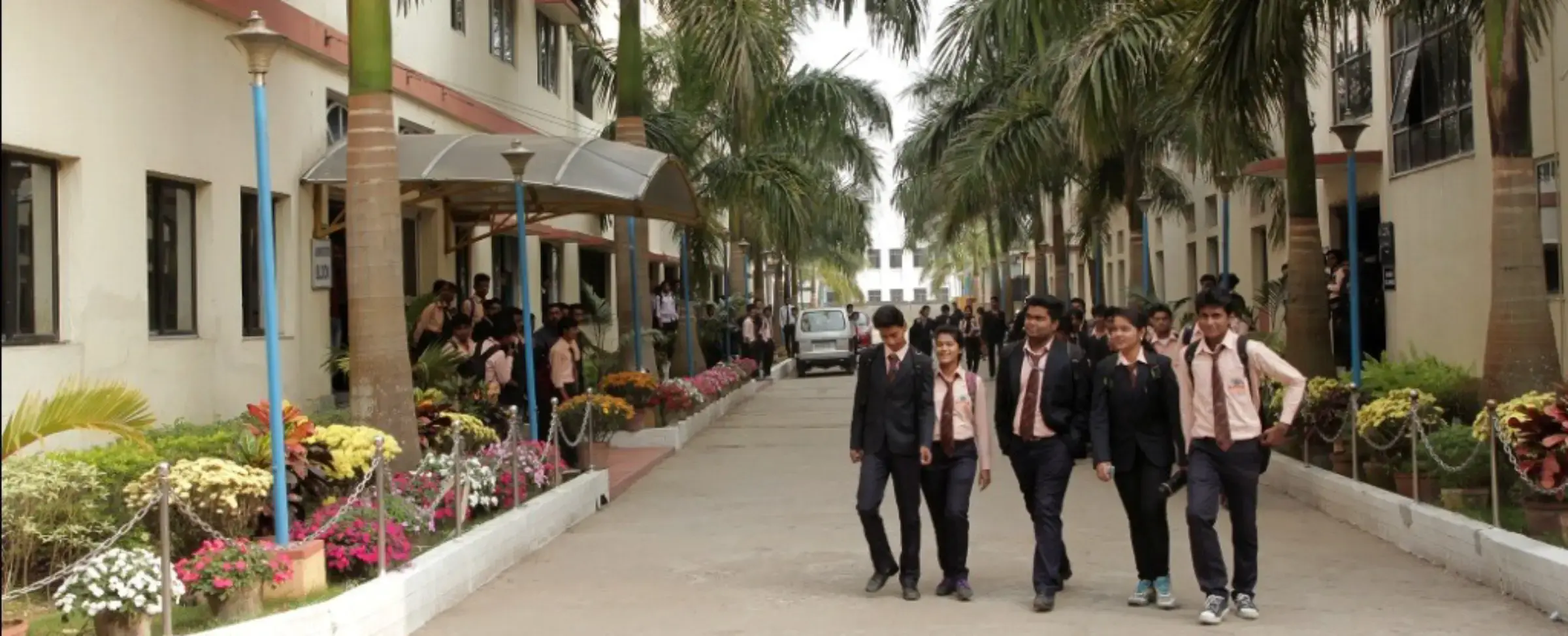 eiem-diploma-college-students